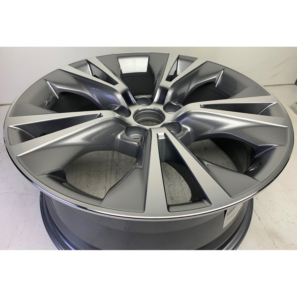 New 18" 2014-2019 Toyota Highlander Machined Medium Silver Replacement ...